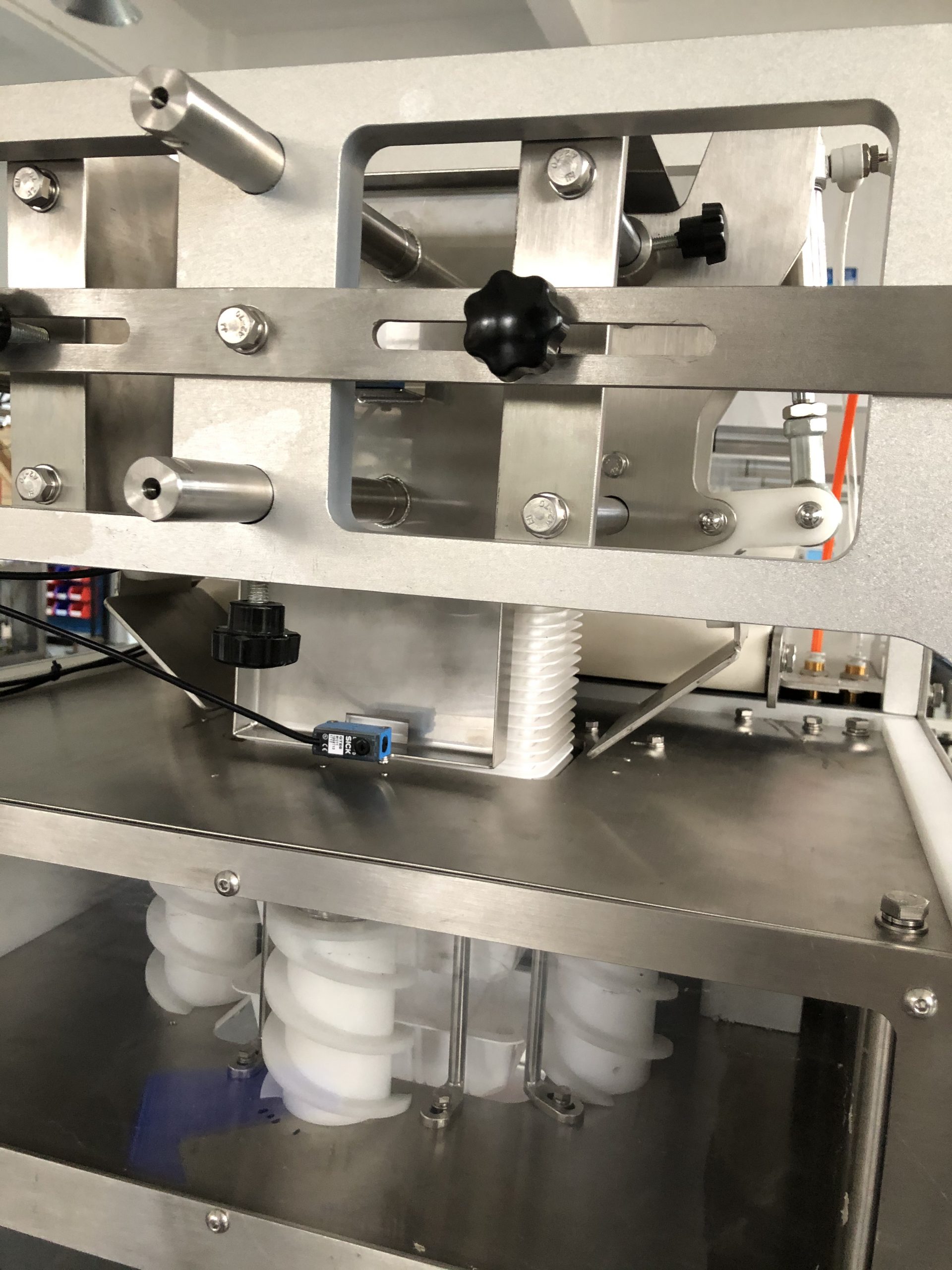 High-quality Screw Tray Denesting Machine With Buffer At Max 120 Tray ...