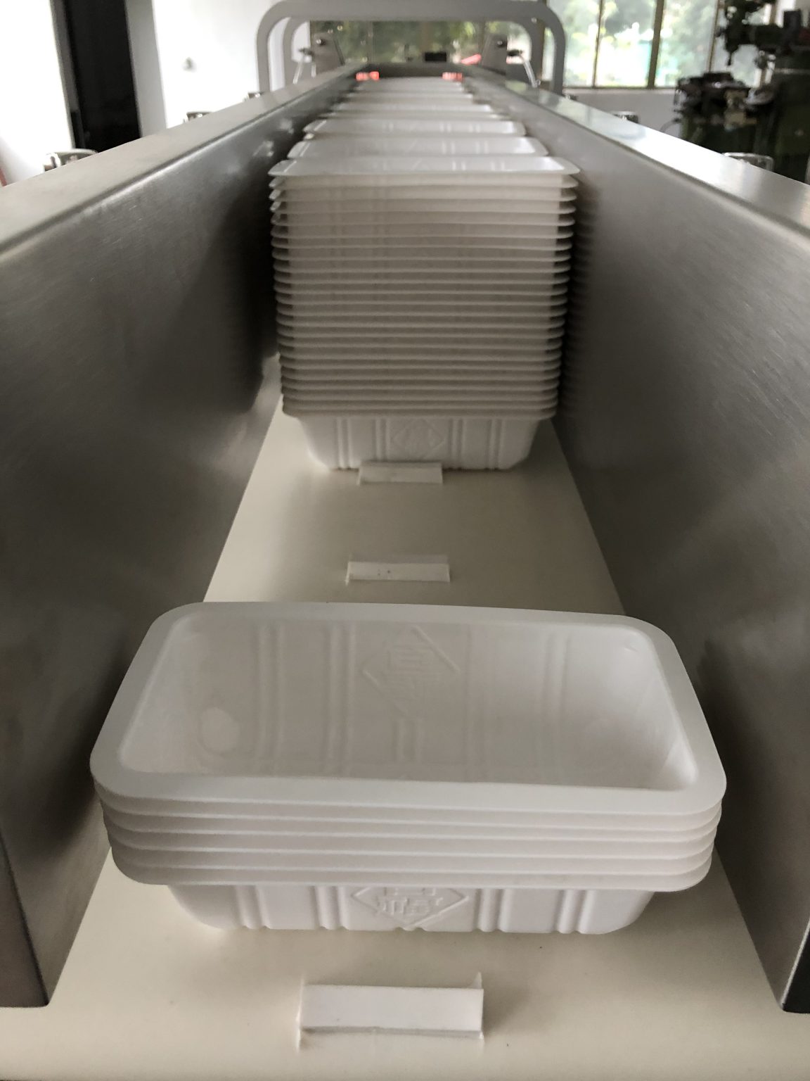 High-quality Screw Tray Denesting Machine With Buffer At Max 120 Tray ...